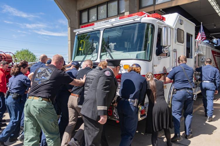 Bomberos de Yakima reciben dos camiones de bomberos nuevos | Noticias ...