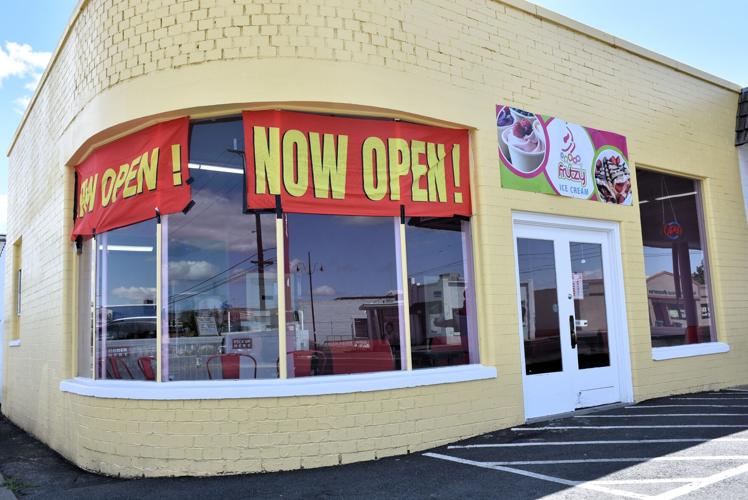 Frutzy Ice Cream, una esquina con helados de yogur, frutas naturales en ...