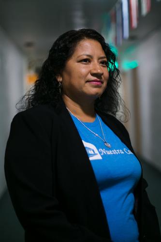 Isabel Espinosa aprendió inglés en Nuestra Casa, ahora trabaja allí ...