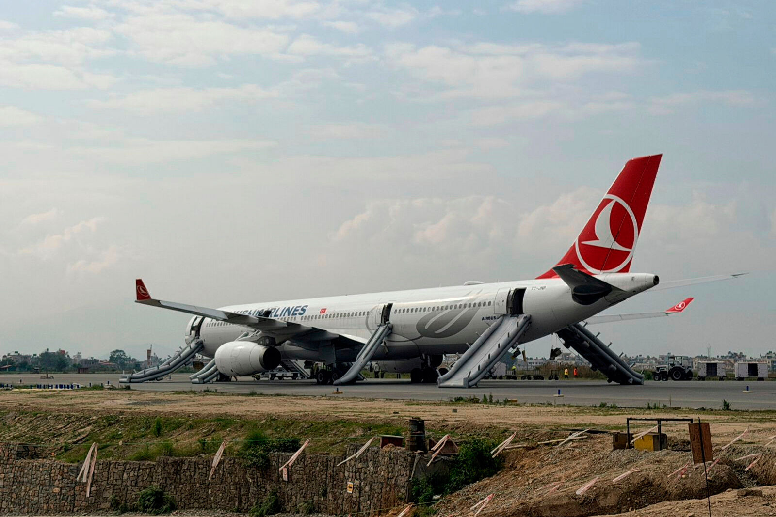 Avión de Turkish Airlines se incendia al aterrizar en aeropuerto de ...