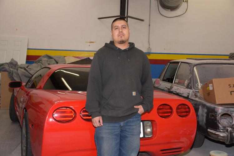 J&V Auto Body & Paint, taller de enderezado, pintura en Wapato | El Sol ...