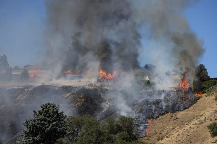 Incendio en Selah destruye dos casas, daña una; no se reportan heridos ...