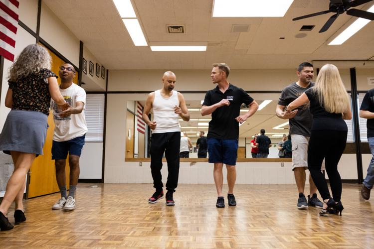 Salsa con sabor es lo que se baila en el centro comunitario Washington ...