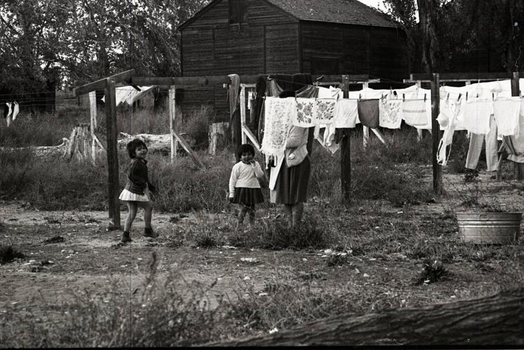 Nueva exposición presenta fotos de trabajadores migrantes del valle, su ...
