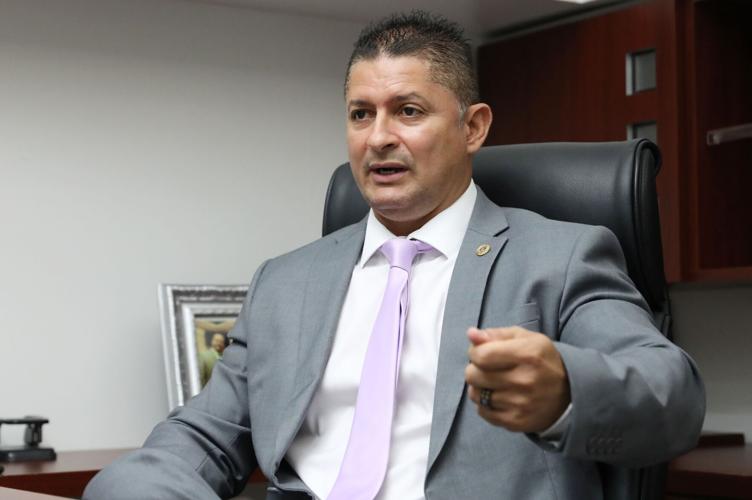 Caras nuevas en la Legislatura: Eladio 'Layito' Cardona | Política ...