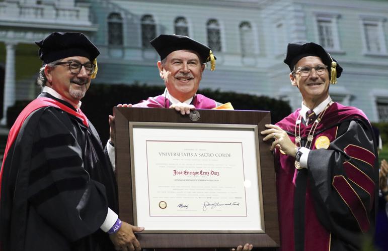 Kike Cruz recibe doctorado en comunicación de la USC | Otros | elvocero.com