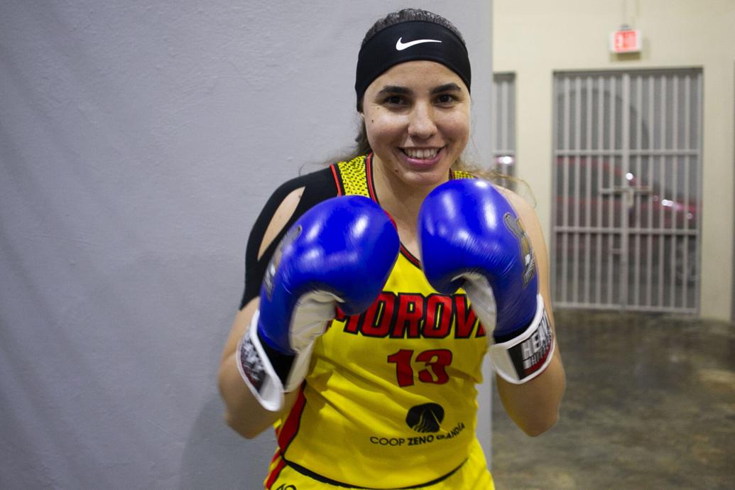 Stephanie Piñeiro: una titana en la cancha y el ring | Baloncesto ...