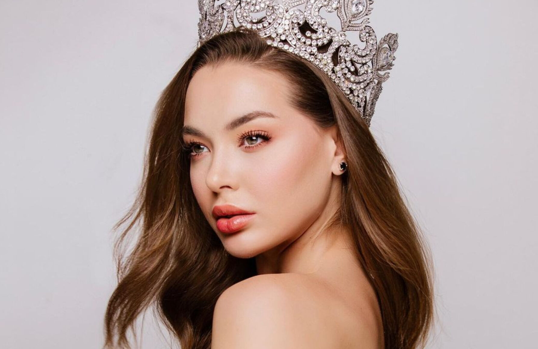 Buscará hacer brillar a España en Miss Universe | Moda y belleza ...
