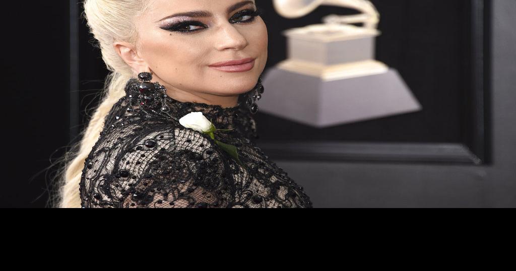 Gaga y Cyrus llevan rosas blancas a los Grammy | Escenario | elvocero.com