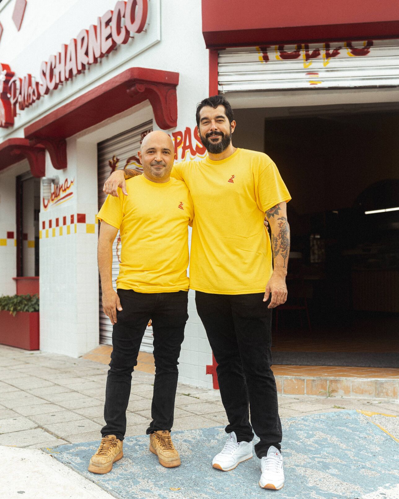 VÍDEO: Pollos Scharneco revive la tradición del pollo asado en Santurce ...