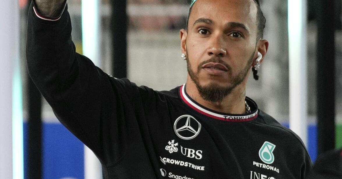 Lewis Hamilton llega a Maranello para su primer día en Ferrari ...