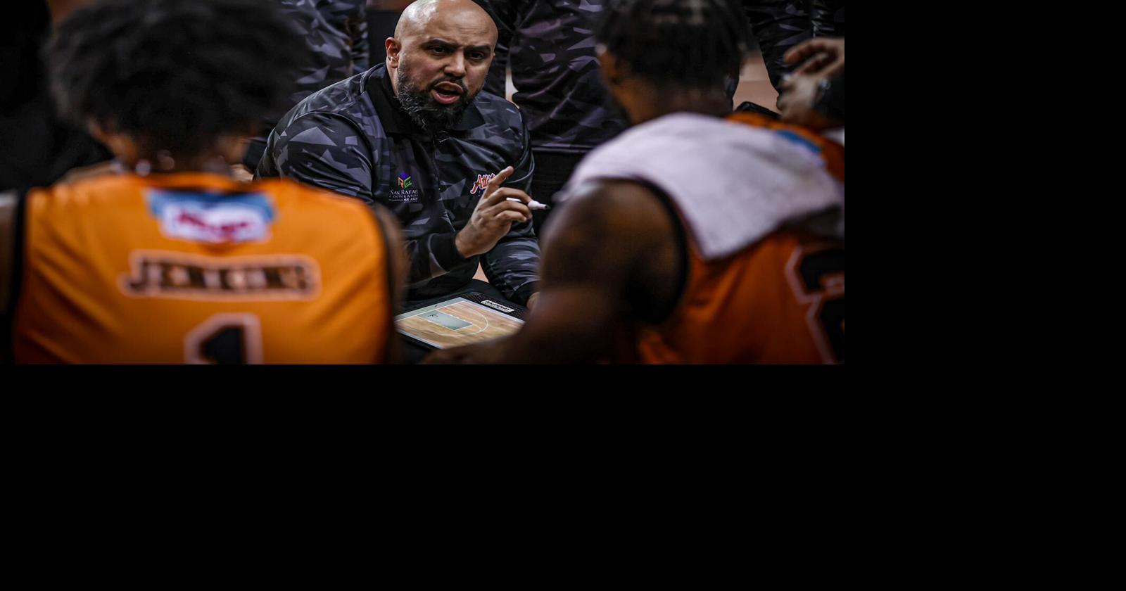 Xavier Aponte firma un contrato multianual para dirigir a los Indios de ...