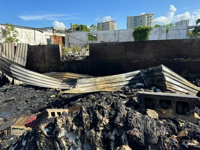 Bomberos de varias estaciones apagan un fuego que generó una enorme ...