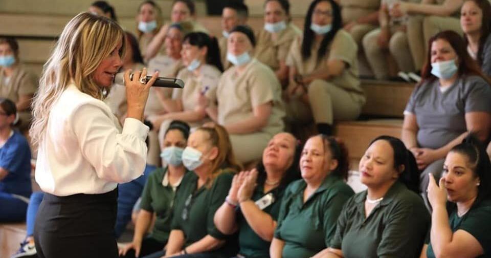 Melina León comparte su libertad musical con las confinadas ...