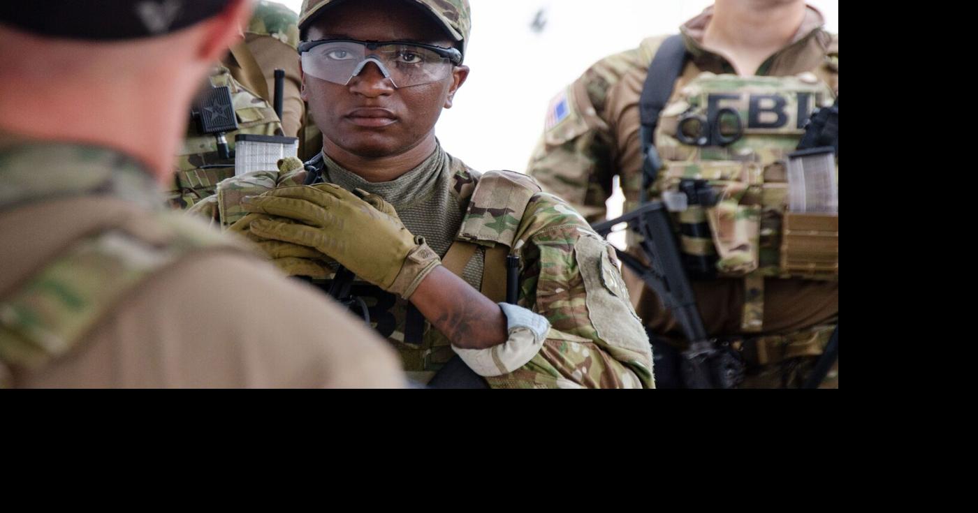 Eligen a la primera mujer negra para integrar el equipo SWAT y está en ...