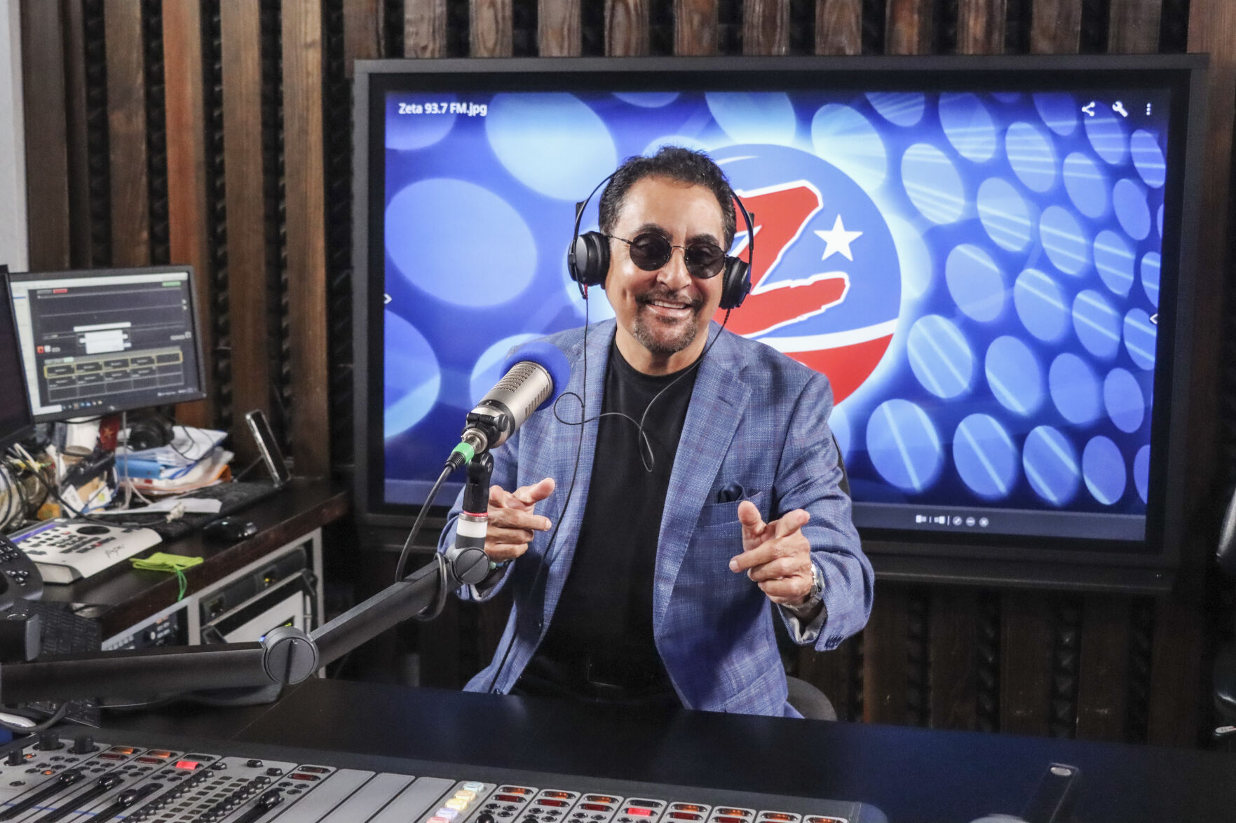 Así equilibra el Búho Loco su programa salsero | Escenario | elvocero.com