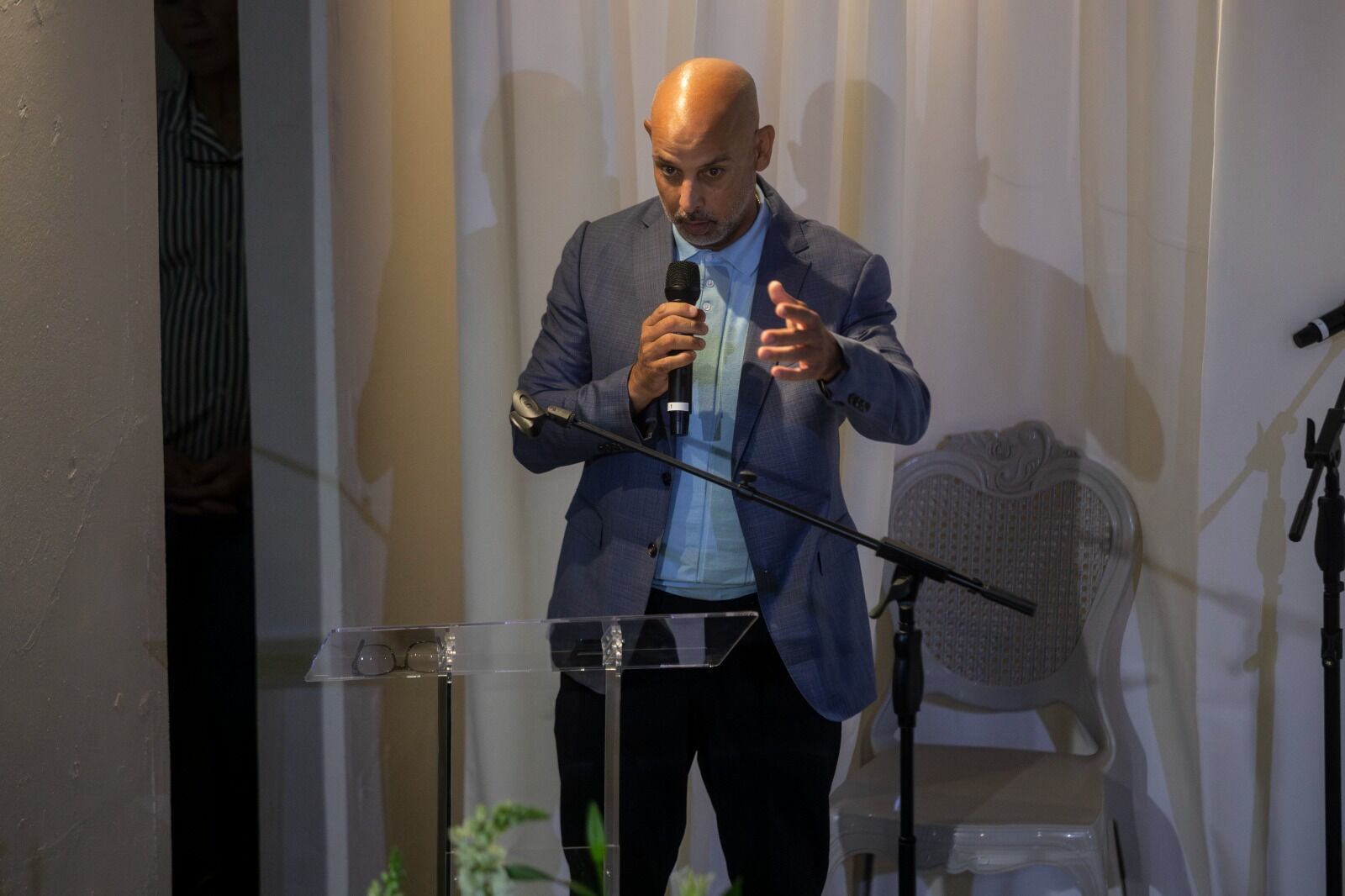 Alex Cora dedica emotivo mensaje en velatorio Santos Alomar | Deportes ...