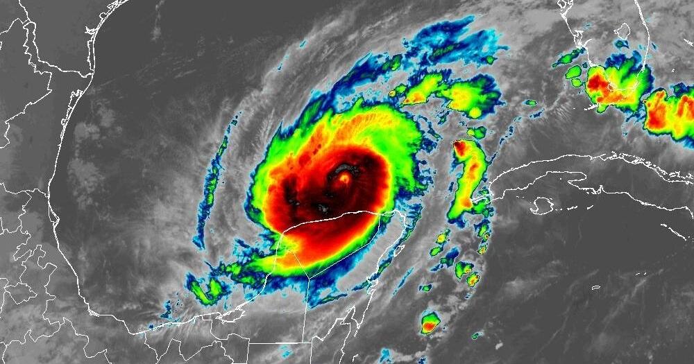 Milton sigue su ruta a Florida con vientos de 145 mph | El Mundo ...