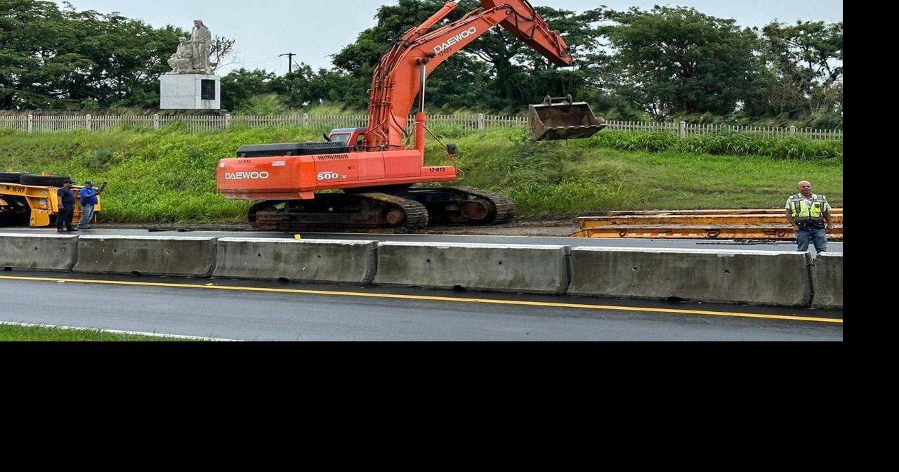 Compleja y delicada la remoción de las gigantescas rocas en la PR-52 ...