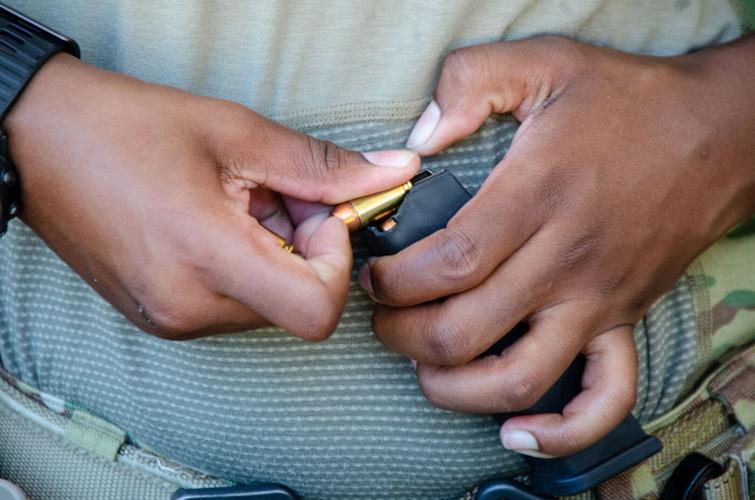 Eligen a la primera mujer negra para integrar el equipo SWAT y está en ...