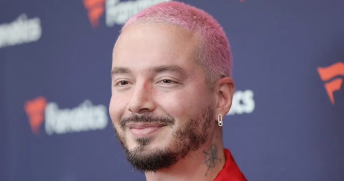 J Balvin sorprende a sus fans atendiendo un local de comida | Escenario ...