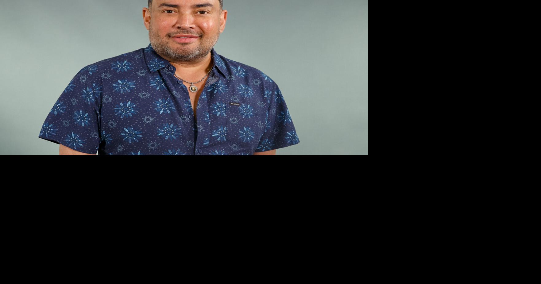 VÍDEO: Manny Manuel se hace unos ‘retoquitos’ en la cara previo a los ...