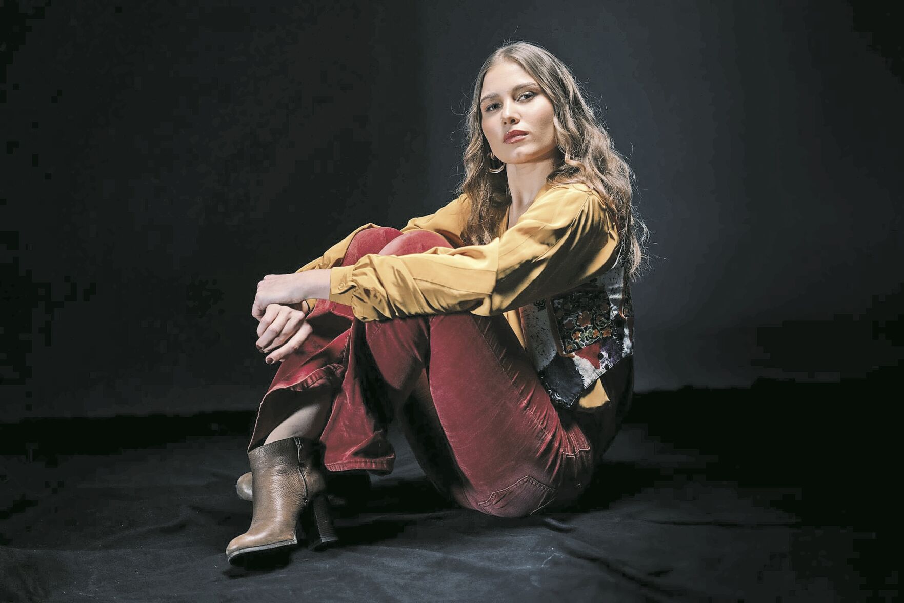 Passionate and acoustic Claire Delic | Shows - Celebrity Gossip News