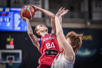 Canastera boricua Jazmon Gwathmey firma en Italia | Deportes | elvocero.com