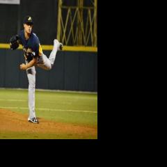 Indios seleccionan a Efraín Nieves para la postemporada | Béisbol ...