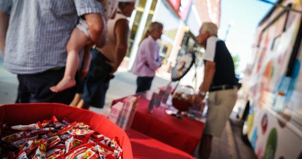 Jelly Belly bus visits downtown Emporia | News | emporiagazette.com