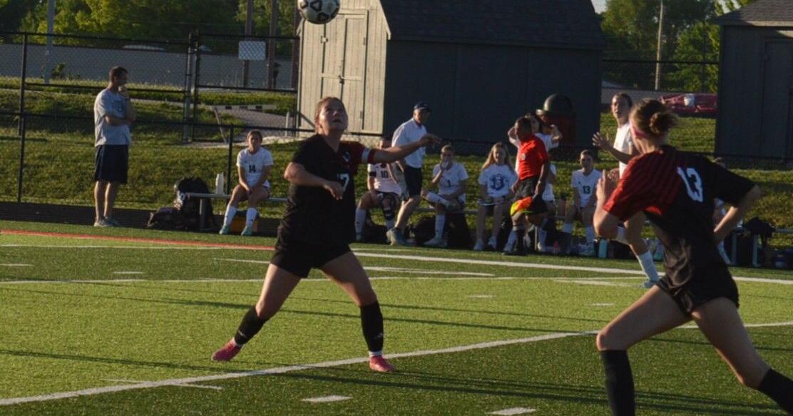 Emporia girls soccer falls to Topeka High | Gaz | emporiagazette.com