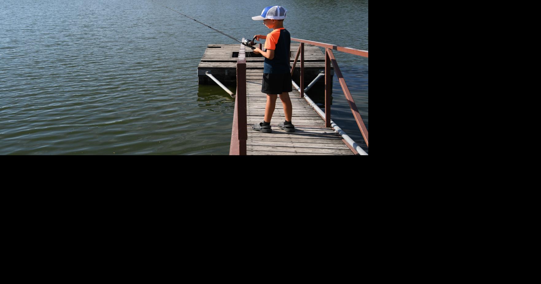 Families go fishing at Vamos a Pescar | Gaz | emporiagazette.com