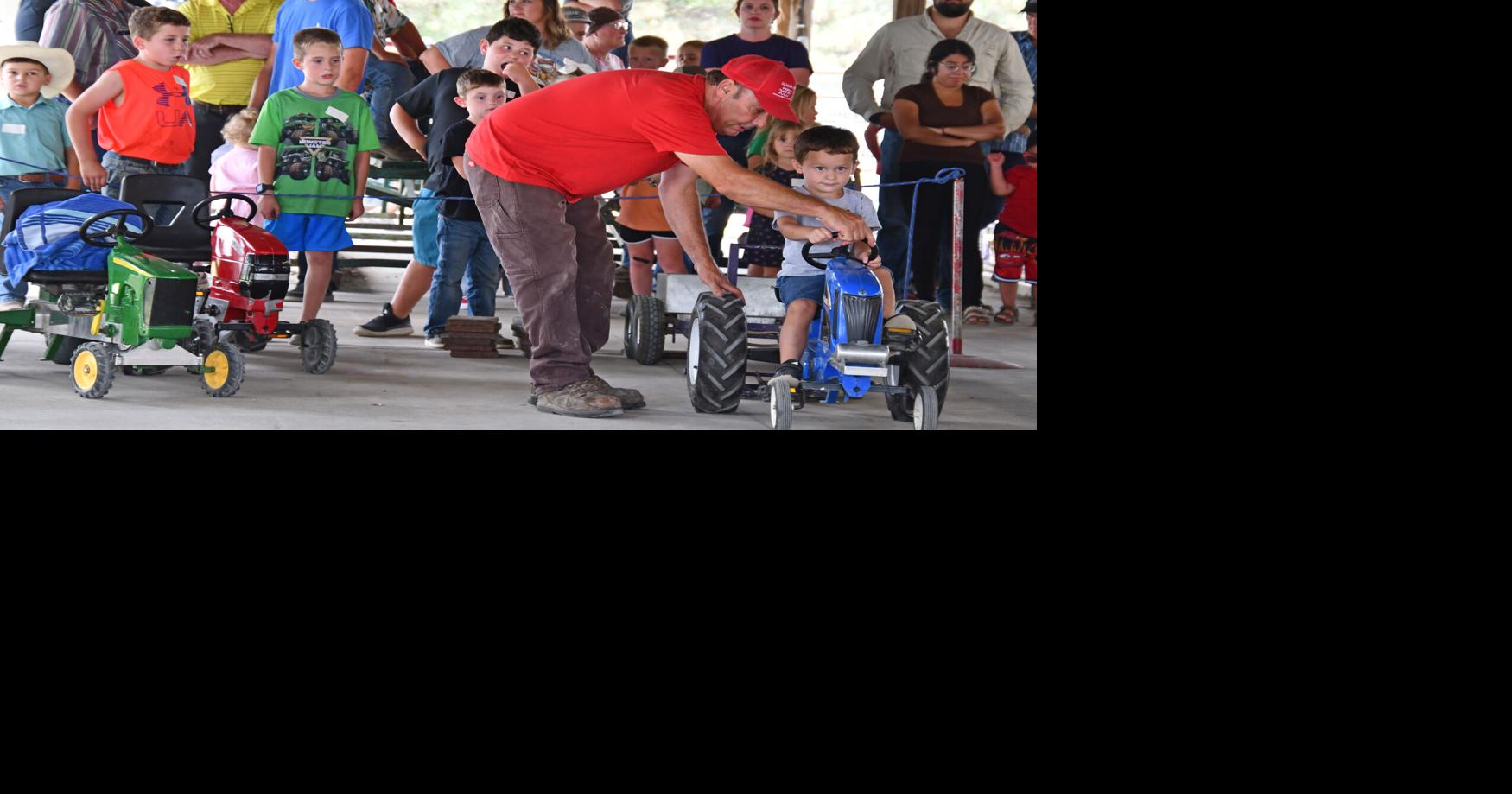 Kid Tractor Pedal Tractor Pull entertains families | Gaz ...