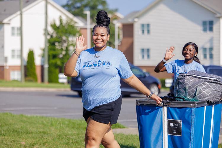 Wingate welcomes large class of freshmen and transfers on Move-in Day | Enquirer Journal ...