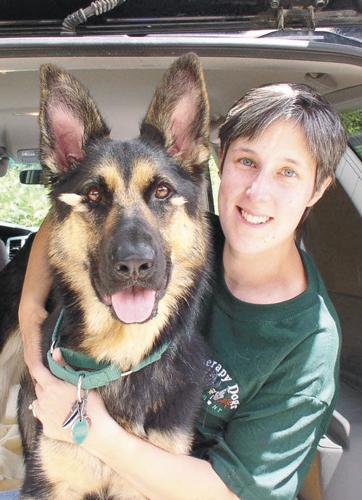 Trainer graduates ‘Gold Star’ dogs | Local News | essexreporter.com