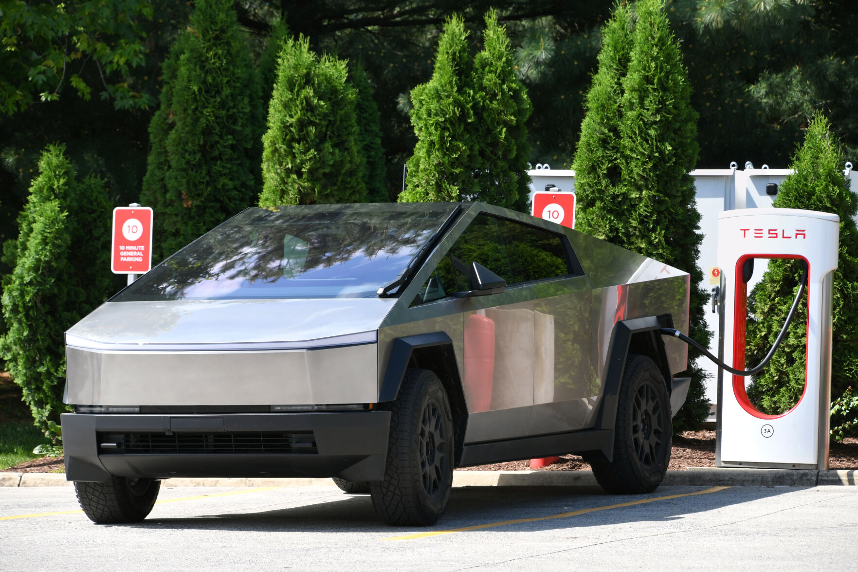 Governor ends California s electric vehicle mandate in the Commonwealth Fairfax County fairfaxtimes