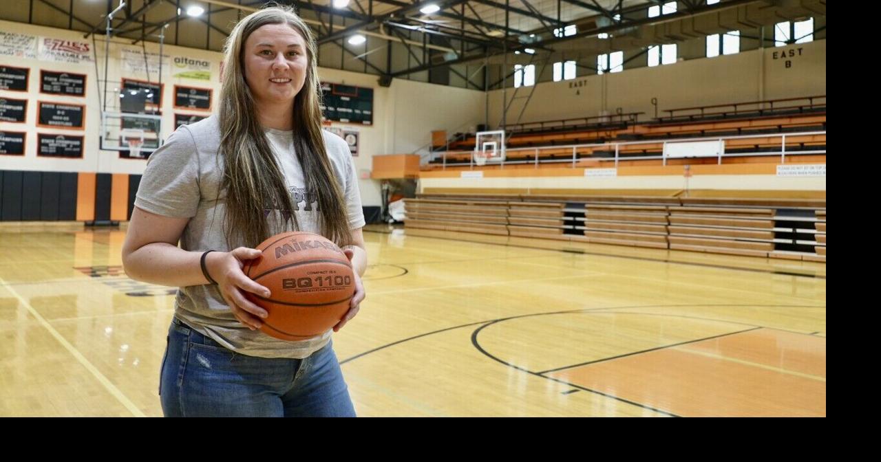Jill Barta returns to the court as Chinook girls basketball coach ...