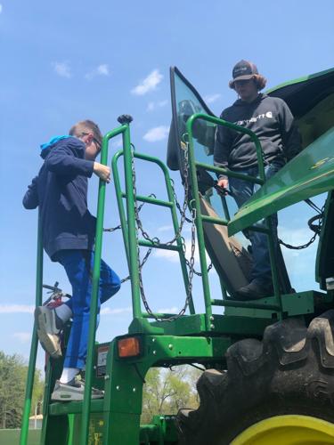Photos: Fourth-grade farm tours at Hadden Farm | | farmweeknow.com