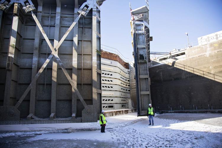 Lock and Dam 15 tour | | farmweeknow.com