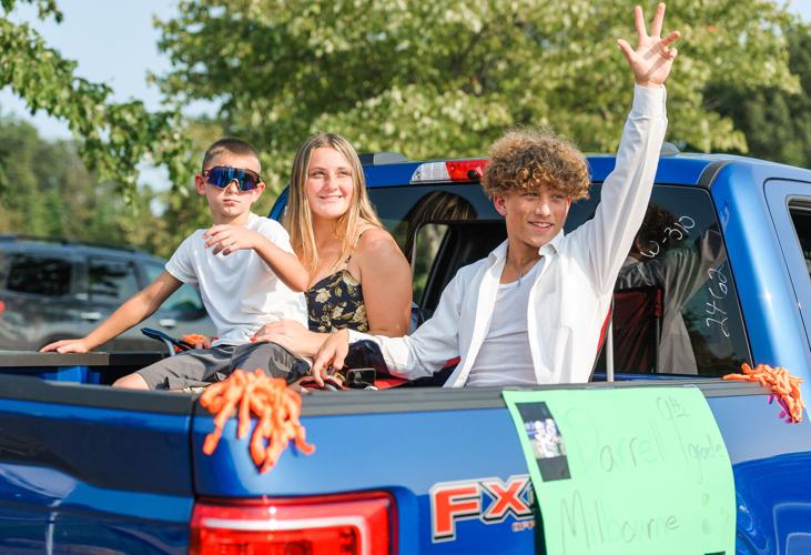 PHOTOS: Kettle Run High School holds pregame homecoming parade ...