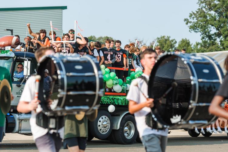 PHOTOS: Kettle Run High School holds pregame homecoming parade ...