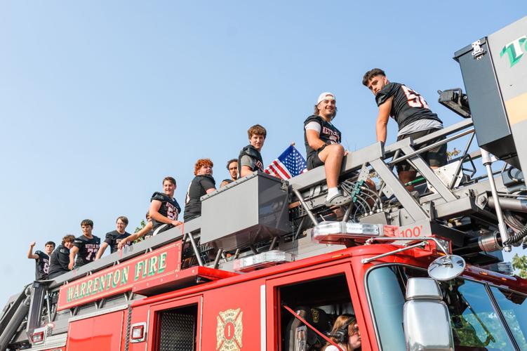 PHOTOS: Kettle Run High School holds pregame homecoming parade ...