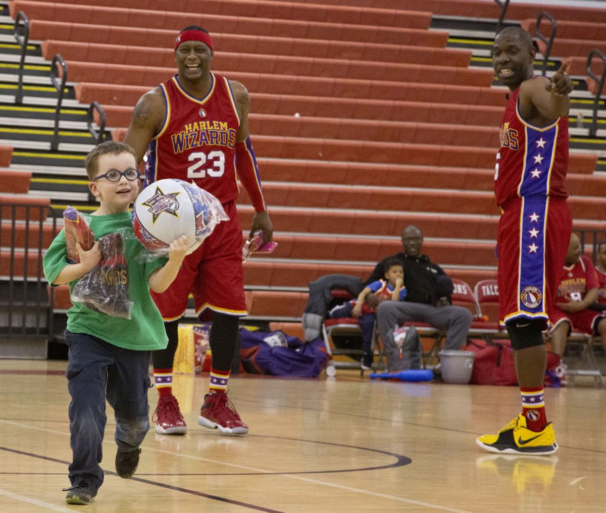 PHOTOS: Comedy basketball team performs at Head Start fundraiser ...