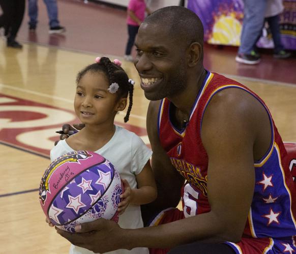 PHOTOS: Comedy basketball team performs at Head Start fundraiser ...