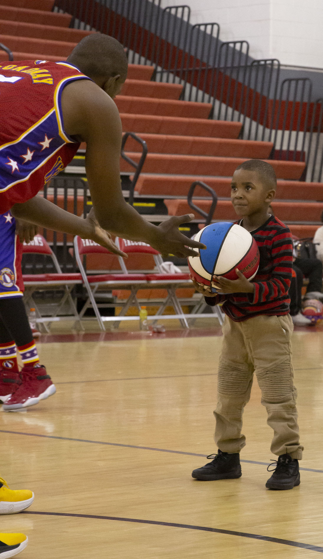 PHOTOS: Comedy basketball team performs at Head Start fundraiser ...