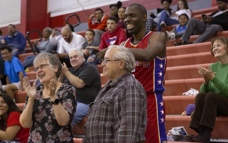 PHOTOS: Comedy basketball team performs at Head Start fundraiser ...