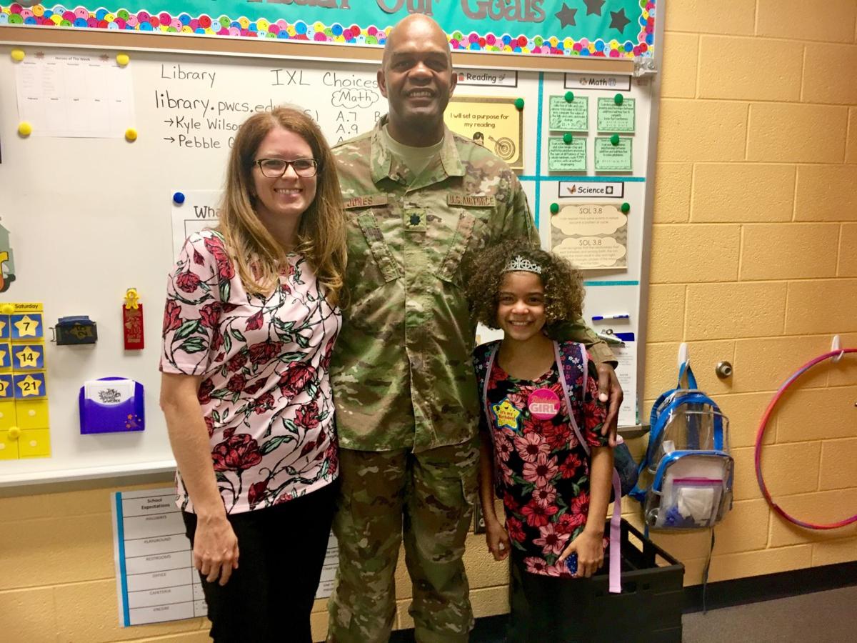 Deployed Air Force dad makes a surprise return on his daughter's ...