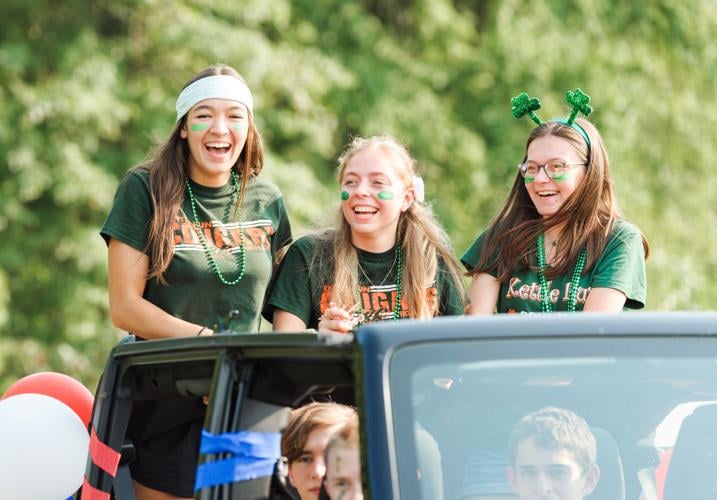 PHOTOS: Kettle Run High School holds pregame homecoming parade ...
