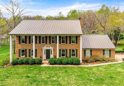 Real Estate Roundup: Traditional brick-fronted Delaplane home goes for ...
