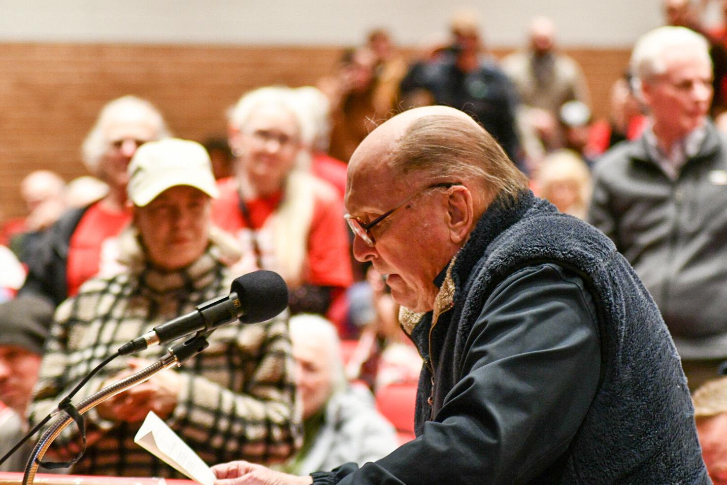 Oscar-winner Robert Duvall attends Warrenton Town Council meeting to ...
